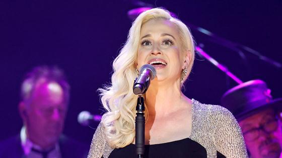 Kellie Pickler Returns to the Stage for First Time Since Husband Kyle ...