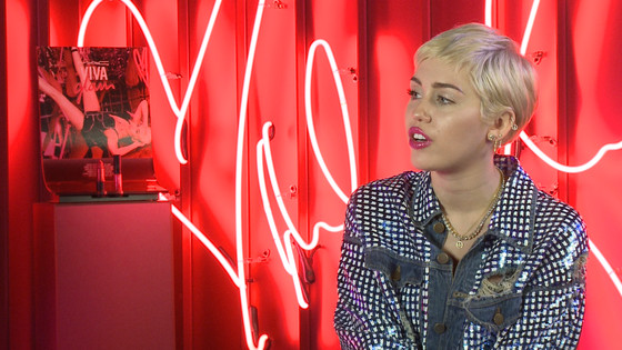 Miley Cyrus Reveals Worst Makeup Disaster