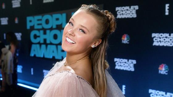 JoJo Siwa GLAMBOT: Behind the Scenes at 2021 PCAs