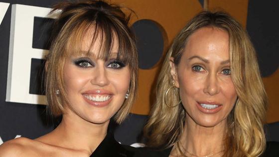 Miley Cyrus Calls Out Mom Tish Cyrus for Encouraging Her to "Stay With ...