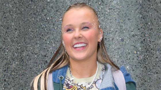 JoJo Siwa Looks So Different With Bombshell Blonde Curly Hair
