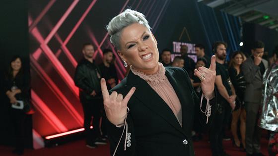 Pink - E! People's Choice Awards Glambot