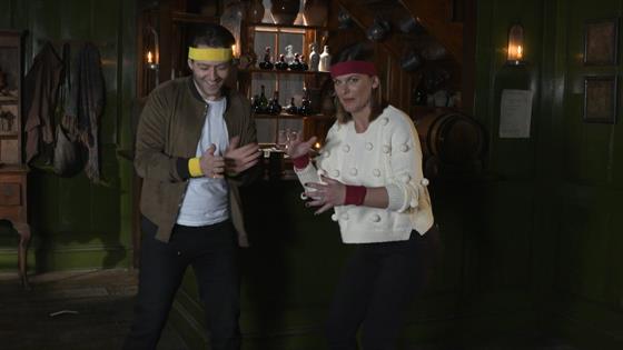 Richard Rankin Teaches "Outlander" Dance