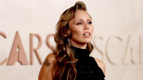 Oscars 2025: Miley Cyrus is Unrecognizable Without Eyebrows on Date ...