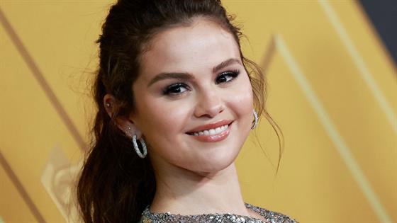 Selena Gomez Cries in EMOTIONAL Documentary Trailer