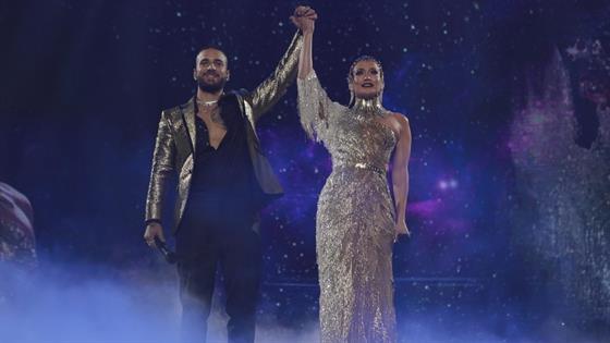 Jennifer Lopez Joins Maluma Onstage for Surprise Performance