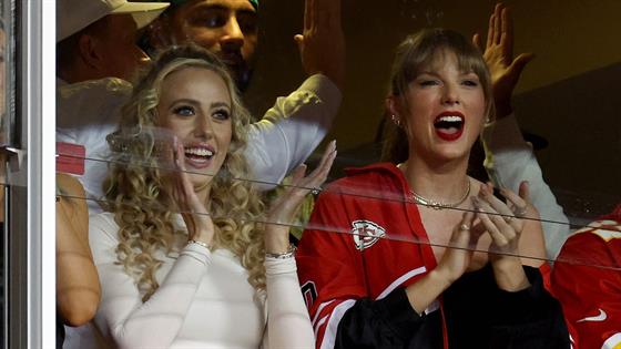 Taylor Swift & Brittany Mahomes Hug During Chiefs Game
