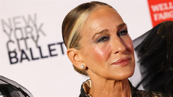 Sarah Jessica Parker Wears Giant Black Wings on Red Carpet With Matthew Broderick