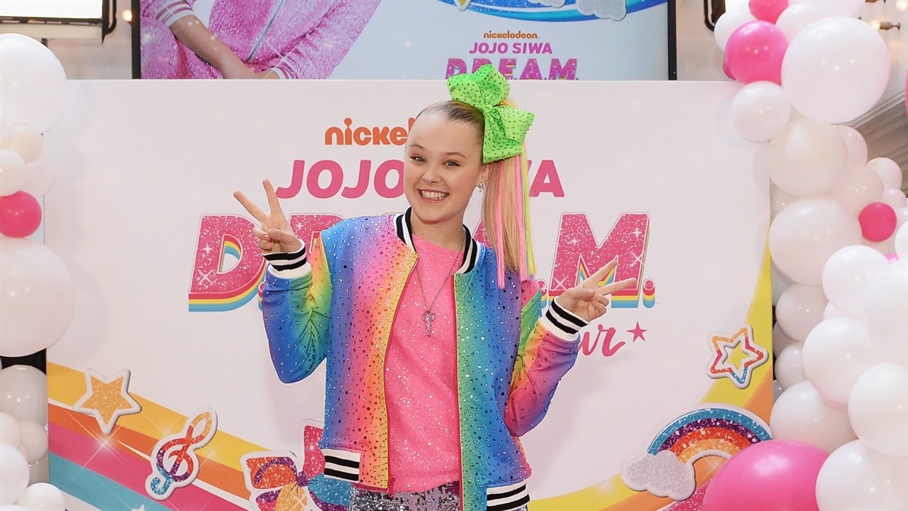 JoJo Siwa Turns 17! How the Teen Star Made It Big | E! News Canada