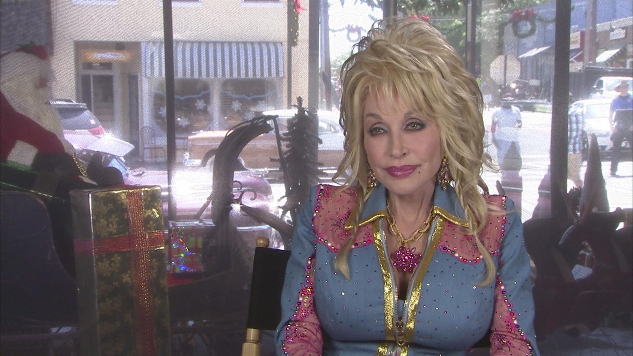 Dolly Parton Hints at Jolene Movie Deal | E! News Dolly Parton Hints at Jolene Movie Deal | E! News