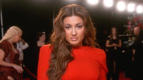 GLAMBOT: Tori Kelly At The Grammy Awards 2025