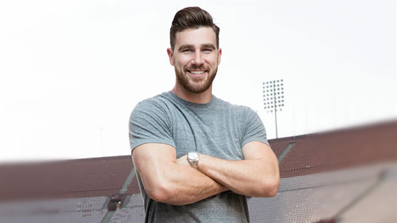 Travis Kelce Gets Filtered! | E! News