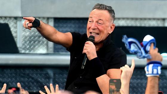 Bruce Springsteen Recovering From Peptic Ulcer Disease