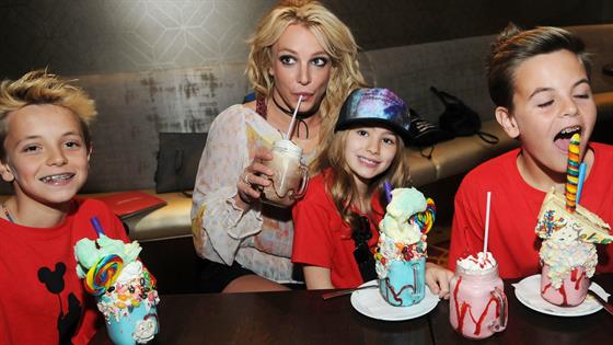 Britney Spears' Sons Are All Grown Up in Rare Photo With Jamie Lynn Spears' Daughter Maddie