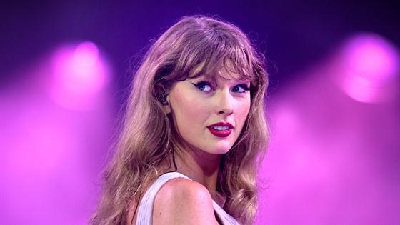 Taylor Swift’s Go-to Beauty Routine Revealed